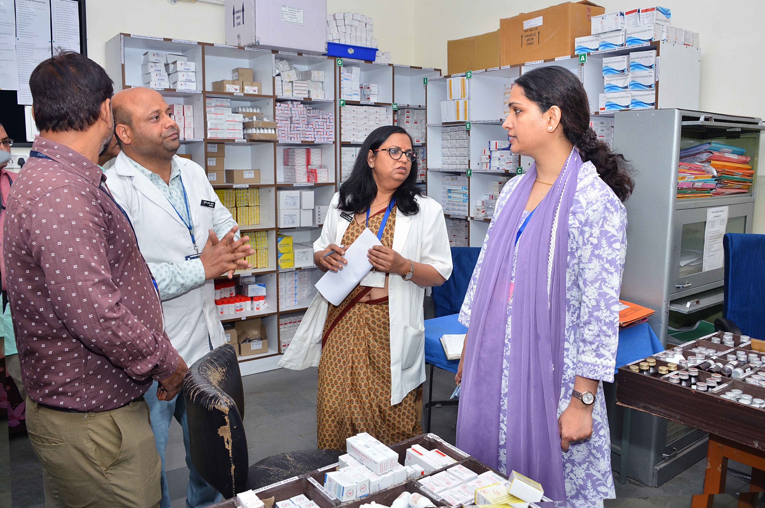राजस्थान: RMSC की प्रबंध निदेशक ने किया गांधीनगर PHC का निरीक्षण ...